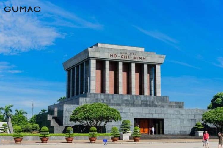 Đi lăng Bác mặc gì ? Quy định và cách chọn trang phục phù hợp