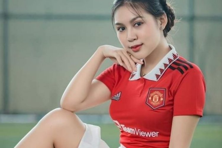 11+ Cách tạo dáng chụp ảnh ở sân bóng ĐẸP hút triệu like